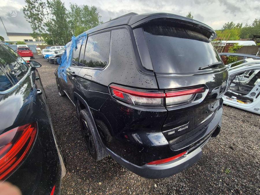 Melns Jeep Grand Cherokee 2021 Viļņa, ar dzinēja tilpumu 3.60 L un nobraukumu 99 tūkst. km par 15900 €, foto 9 vietnē AUTOMOTO.COM.LV