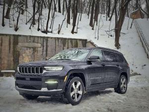 Black Jeep Grand Cherokee 2021 in Kaunas, with an engine capacity of 3.60 L and mileage of 53 thousand km for 32999 €, photo  on AUTOMOTO.COM.LV
