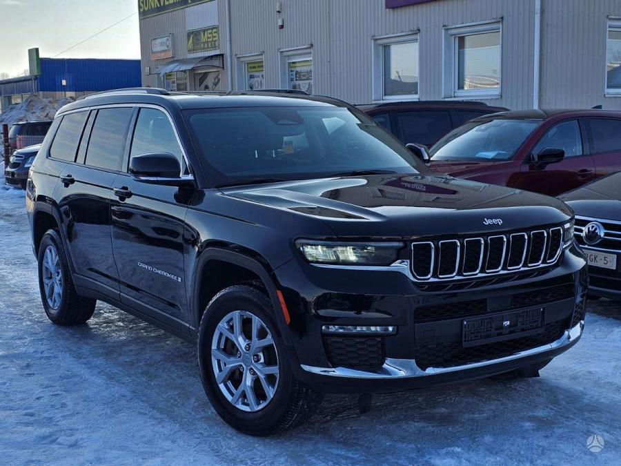 Black Jeep Grand Cherokee 2021 in Kretinga, with an engine capacity of 3.60 L and mileage of 61 thousand km for 34900 €, photo 1 on AUTOMOTO.COM.LV