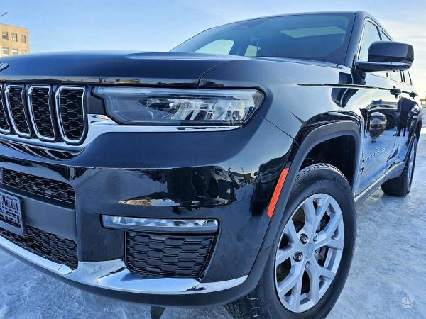 Black Jeep Grand Cherokee 2021 in Kretinga, with an engine capacity of 3.60 L and mileage of 61 thousand km for 34900 €, photo 11 on AUTOMOTO.COM.LV