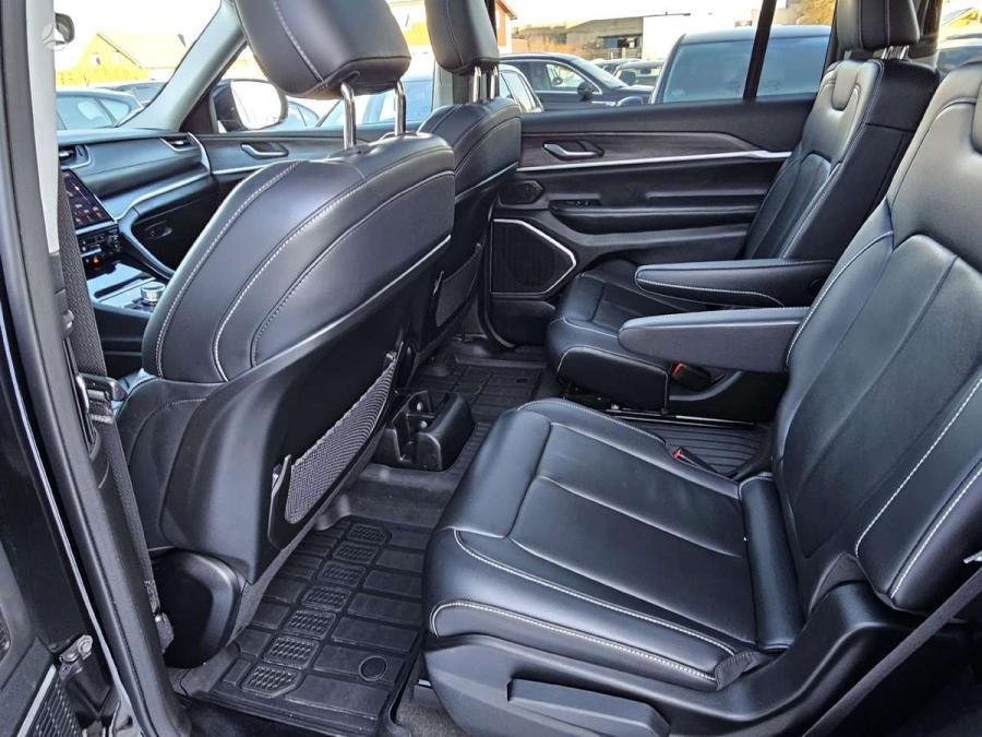 Black Jeep Grand Cherokee 2021 in Kretinga, with an engine capacity of 3.60 L and mileage of 61 thousand km for 34900 €, photo 15 on AUTOMOTO.COM.LV