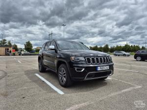 Black Jeep Grand Cherokee 2021 in Siauliai, with an engine capacity of 3.60 L and mileage of 43 thousand km for 23499 €, photo 3 on AUTOMOTO.COM.LV