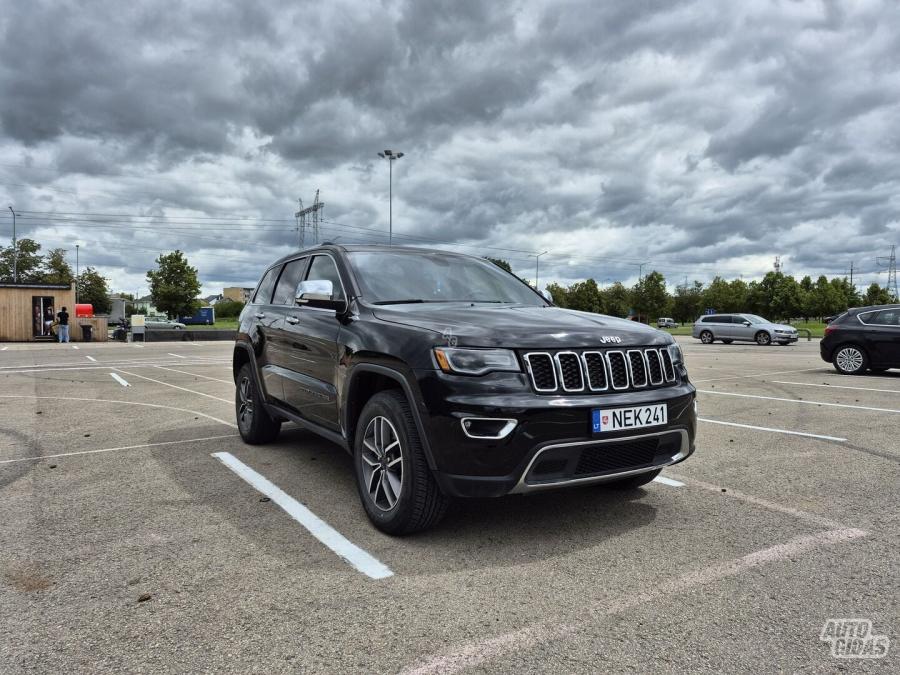 Black Jeep Grand Cherokee 2021 in Siauliai, with an engine capacity of 3.60 L and mileage of 43 thousand km for 23499 €, photo 3 on AUTOMOTO.COM.LV