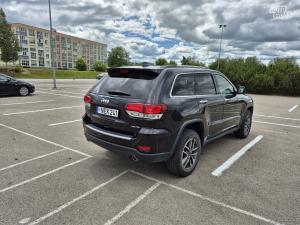 Black Jeep Grand Cherokee 2021 in Siauliai, with an engine capacity of 3.60 L and mileage of 43 thousand km for 23499 €, photo 4 on AUTOMOTO.COM.LV