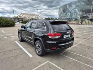 Black Jeep Grand Cherokee 2021 in Siauliai, with an engine capacity of 3.60 L and mileage of 43 thousand km for 23499 €, photo 5 on AUTOMOTO.COM.LV