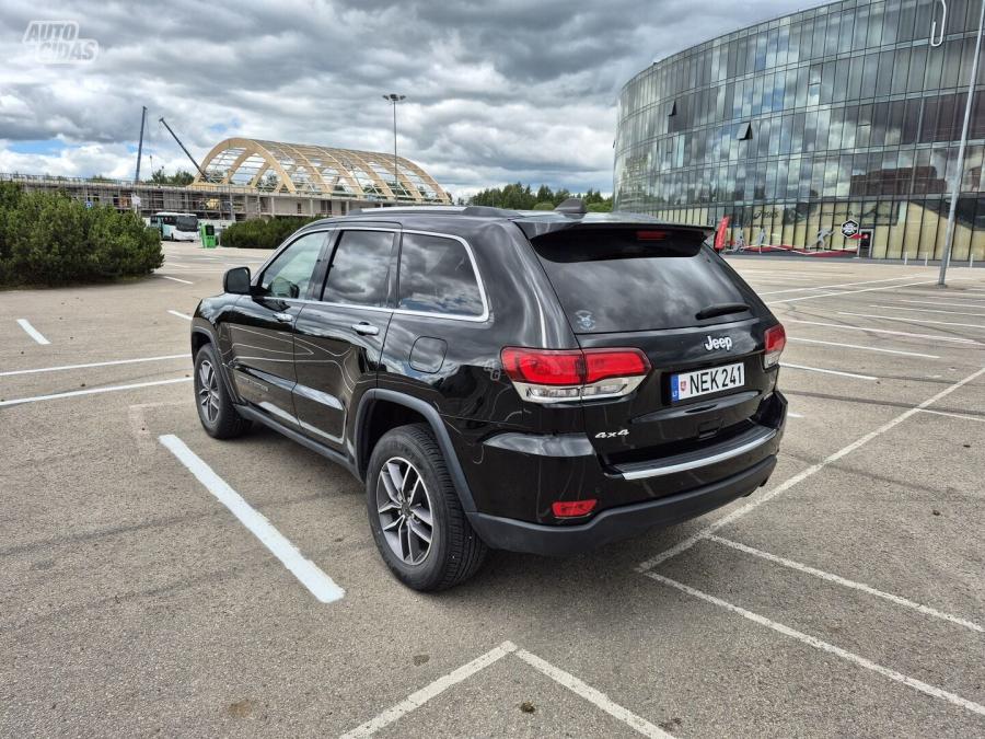 Black Jeep Grand Cherokee 2021 in Siauliai, with an engine capacity of 3.60 L and mileage of 43 thousand km for 23499 €, photo 5 on AUTOMOTO.COM.LV