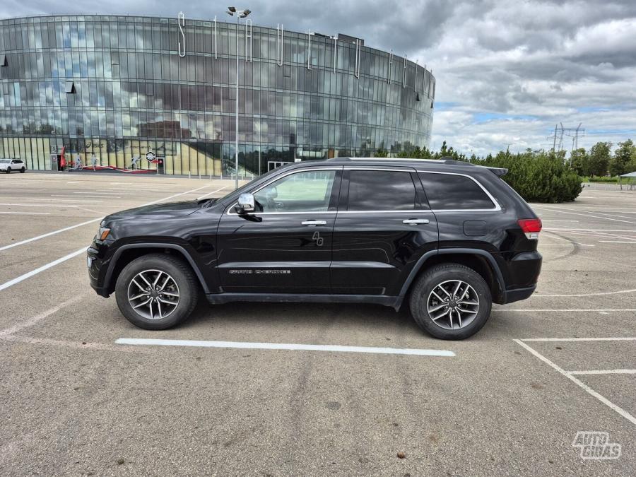 Black Jeep Grand Cherokee 2021 in Siauliai, with an engine capacity of 3.60 L and mileage of 43 thousand km for 23499 €, photo 6 on AUTOMOTO.COM.LV