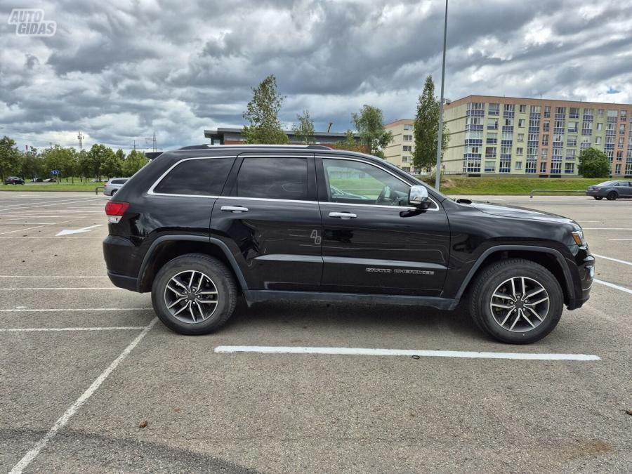 Black Jeep Grand Cherokee 2021 in Siauliai, with an engine capacity of 3.60 L and mileage of 43 thousand km for 23499 €, photo 7 on AUTOMOTO.COM.LV