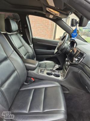 Black Jeep Grand Cherokee 2021 in Siauliai, with an engine capacity of 3.60 L and mileage of 43 thousand km for 23499 €, photo 9 on AUTOMOTO.COM.LV