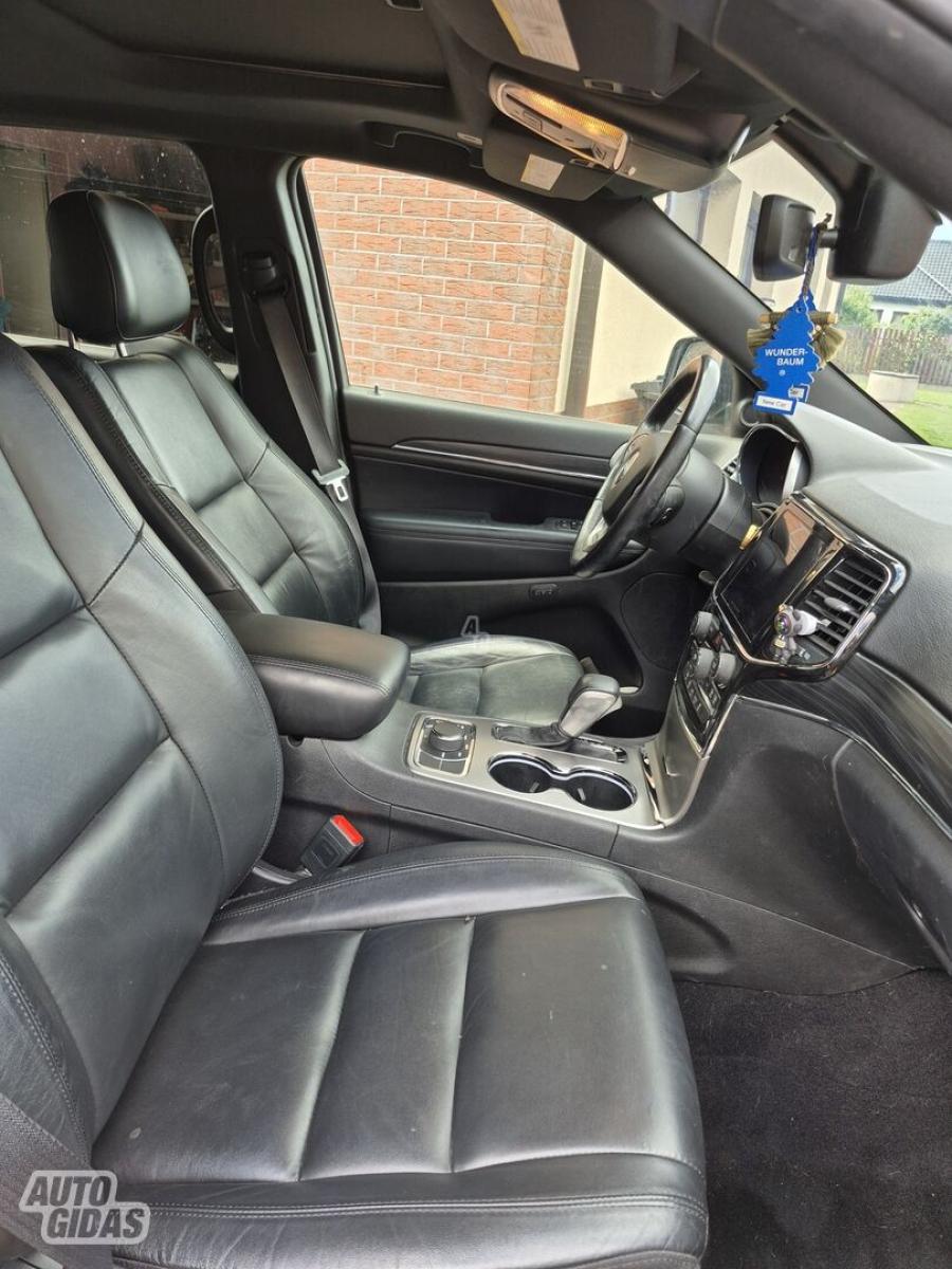 Black Jeep Grand Cherokee 2021 in Siauliai, with an engine capacity of 3.60 L and mileage of 43 thousand km for 23499 €, photo 9 on AUTOMOTO.COM.LV