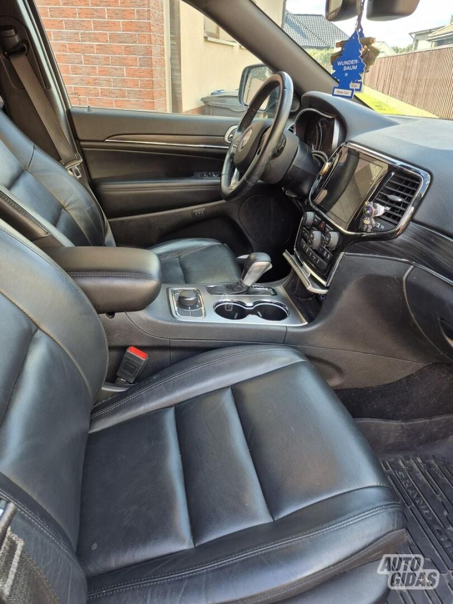 Black Jeep Grand Cherokee 2021 in Siauliai, with an engine capacity of 3.60 L and mileage of 43 thousand km for 23499 €, photo 10 on AUTOMOTO.COM.LV