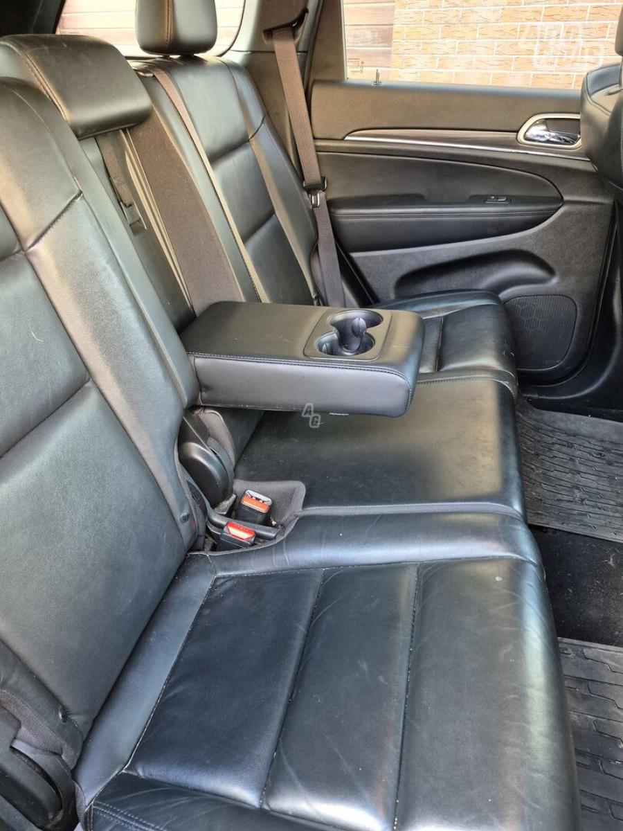 Black Jeep Grand Cherokee 2021 in Siauliai, with an engine capacity of 3.60 L and mileage of 43 thousand km for 23499 €, photo 12 on AUTOMOTO.COM.LV