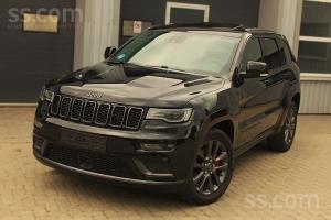 Black Jeep Grand Cherokee 2021 in Riga, with an engine capacity of 3.00 L and mileage of 0 thousand km for 21990 €, photo 1 on AUTOMOTO.COM.LV