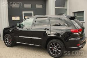 Black Jeep Grand Cherokee 2021 in Riga, with an engine capacity of 3.00 L and mileage of 0 thousand km for 21990 €, photo 3 on AUTOMOTO.COM.LV