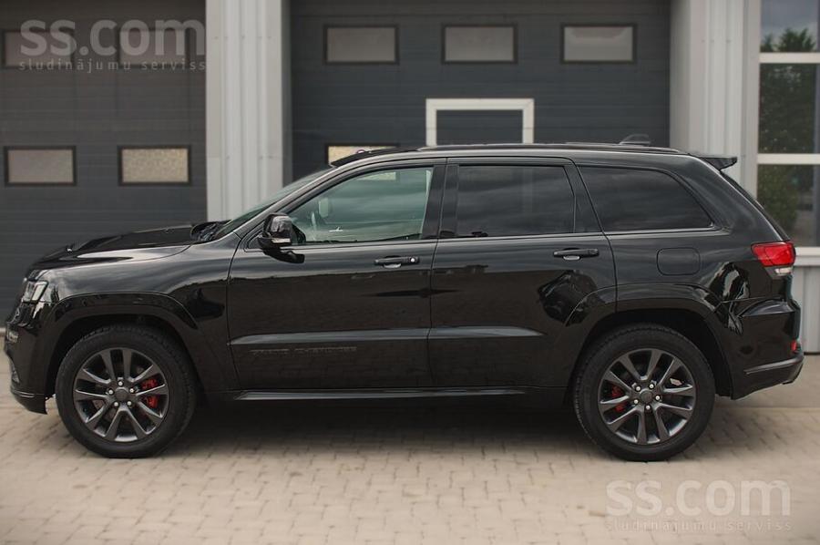 Black Jeep Grand Cherokee 2021 in Riga, with an engine capacity of 3.00 L and mileage of 0 thousand km for 21990 €, photo 4 on AUTOMOTO.COM.LV