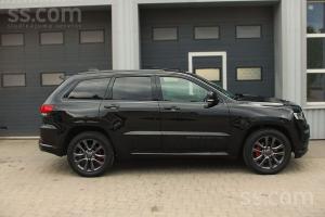 Black Jeep Grand Cherokee 2021 in Riga, with an engine capacity of 3.00 L and mileage of 0 thousand km for 21990 €, photo 8 on AUTOMOTO.COM.LV