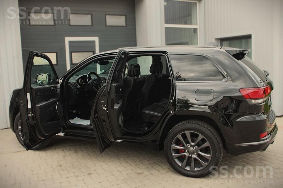 Black Jeep Grand Cherokee 2021 in Riga, with an engine capacity of 3.00 L and mileage of 0 thousand km for 21990 €, photo 10 on AUTOMOTO.COM.LV