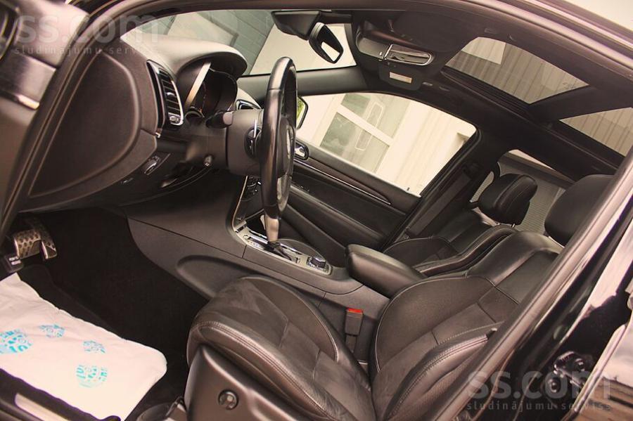 Black Jeep Grand Cherokee 2021 in Riga, with an engine capacity of 3.00 L and mileage of 0 thousand km for 21990 €, photo 17 on AUTOMOTO.COM.LV
