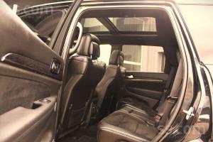 Black Jeep Grand Cherokee 2021 in Riga, with an engine capacity of 3.00 L and mileage of 0 thousand km for 21990 €, photo 20 on AUTOMOTO.COM.LV
