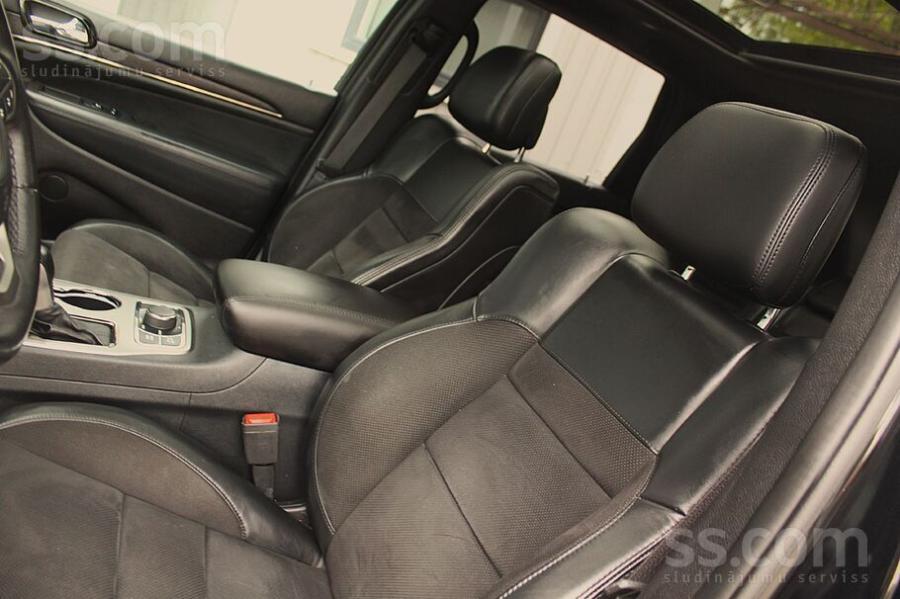 Black Jeep Grand Cherokee 2021 in Riga, with an engine capacity of 3.00 L and mileage of 0 thousand km for 21990 €, photo 21 on AUTOMOTO.COM.LV
