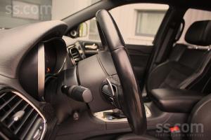 Black Jeep Grand Cherokee 2021 in Riga, with an engine capacity of 3.00 L and mileage of 0 thousand km for 21990 €, photo 22 on AUTOMOTO.COM.LV