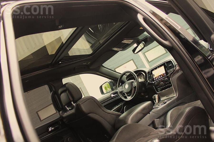 Black Jeep Grand Cherokee 2021 in Riga, with an engine capacity of 3.00 L and mileage of 0 thousand km for 21990 €, photo 23 on AUTOMOTO.COM.LV