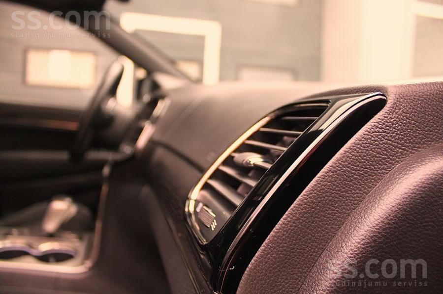 Black Jeep Grand Cherokee 2021 in Riga, with an engine capacity of 3.00 L and mileage of 0 thousand km for 21990 €, photo 24 on AUTOMOTO.COM.LV