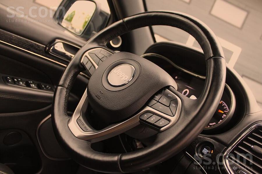 Black Jeep Grand Cherokee 2021 in Riga, with an engine capacity of 3.00 L and mileage of 0 thousand km for 21990 €, photo 29 on AUTOMOTO.COM.LV