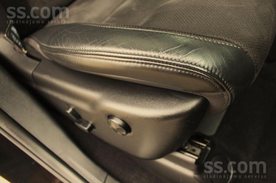 Black Jeep Grand Cherokee 2021 in Riga, with an engine capacity of 3.00 L and mileage of 0 thousand km for 21990 €, photo 30 on AUTOMOTO.COM.LV