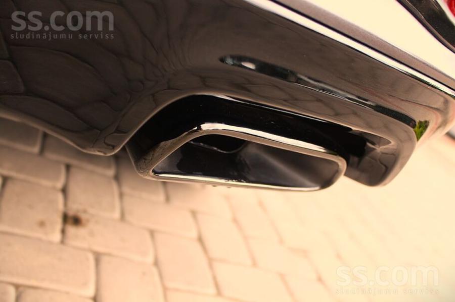 Black Jeep Grand Cherokee 2021 in Riga, with an engine capacity of 3.00 L and mileage of 0 thousand km for 21990 €, photo 32 on AUTOMOTO.COM.LV