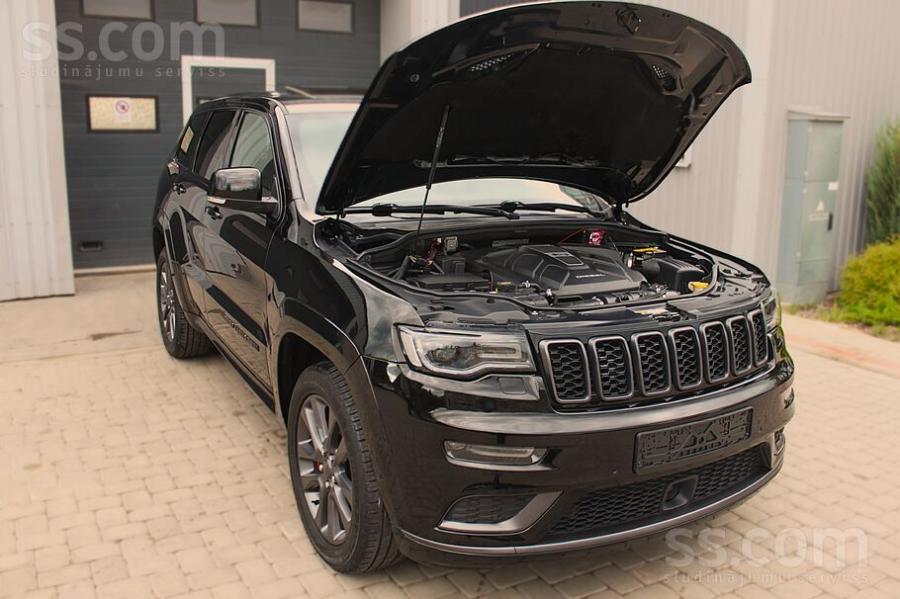 Black Jeep Grand Cherokee 2021 in Riga, with an engine capacity of 3.00 L and mileage of 0 thousand km for 21990 €, photo 35 on AUTOMOTO.COM.LV