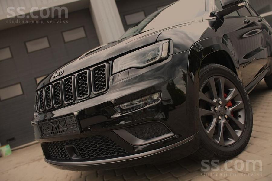 Black Jeep Grand Cherokee 2021 in Riga, with an engine capacity of 3.00 L and mileage of 0 thousand km for 21990 €, photo 36 on AUTOMOTO.COM.LV