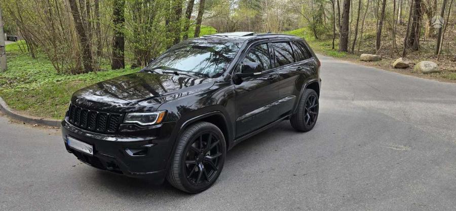 Melns Jeep Grand Cherokee 2021 Viļņa, ar dzinēja tilpumu 3.60 L un nobraukumu 159 tūkst. km par 21300 €, foto 3 vietnē AUTOMOTO.COM.LV