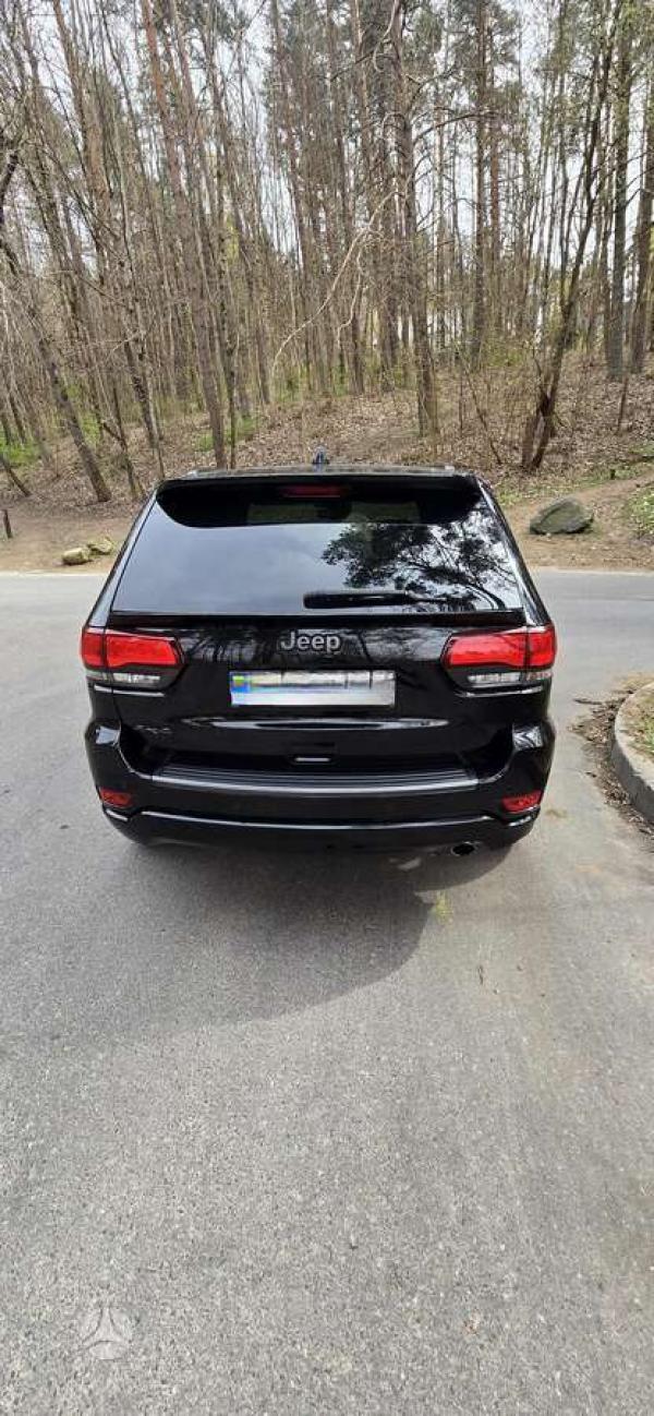 Melns Jeep Grand Cherokee 2021 Viļņa, ar dzinēja tilpumu 3.60 L un nobraukumu 159 tūkst. km par 21300 €, foto 10 vietnē AUTOMOTO.COM.LV