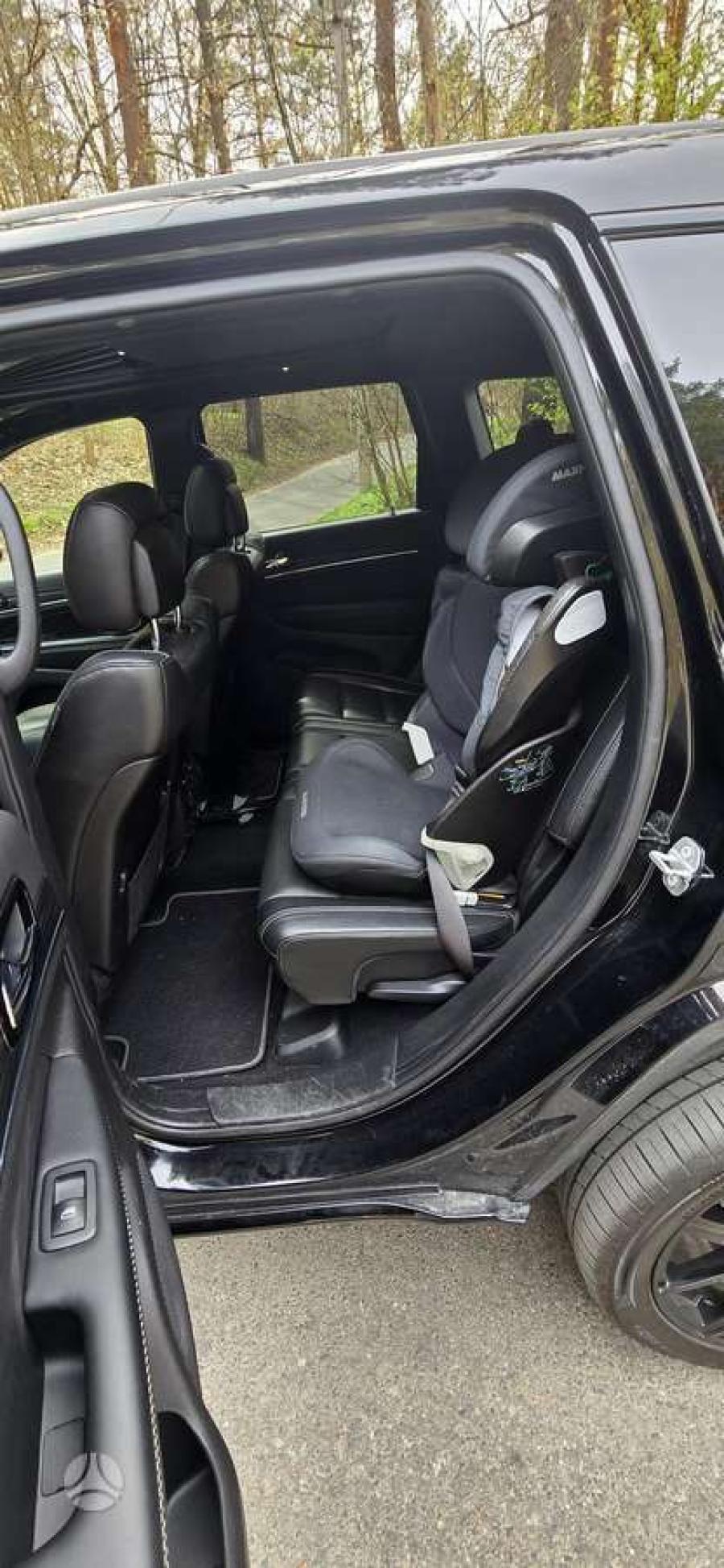 Melns Jeep Grand Cherokee 2021 Viļņa, ar dzinēja tilpumu 3.60 L un nobraukumu 159 tūkst. km par 21300 €, foto 13 vietnē AUTOMOTO.COM.LV