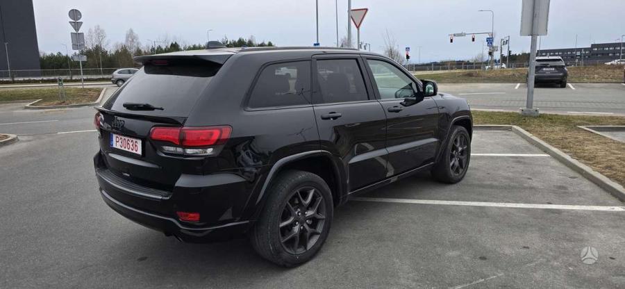 Melns Jeep Grand Cherokee 2021 Viļņa, ar dzinēja tilpumu 3.60 L un nobraukumu 159 tūkst. km par 21300 €, foto 17 vietnē AUTOMOTO.COM.LV