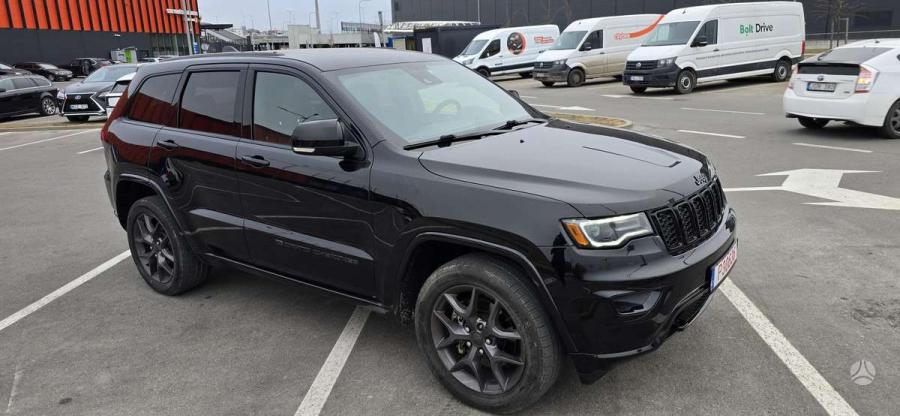 Melns Jeep Grand Cherokee 2021 Viļņa, ar dzinēja tilpumu 3.60 L un nobraukumu 159 tūkst. km par 21300 €, foto 18 vietnē AUTOMOTO.COM.LV