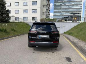 Black Jeep Grand Cherokee 2021 in Vilnius, with an engine capacity of 3.60 L and mileage of 7 thousand km for 32500 €, photo 14 on AUTOMOTO.COM.LV
