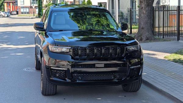 Black Jeep Grand Cherokee 2021 in Klaipeda, with an engine capacity of 3.60 L and mileage of 59 thousand km for 37950 €, photo 3 on AUTOMOTO.COM.LV