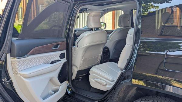 Black Jeep Grand Cherokee 2021 in Klaipeda, with an engine capacity of 3.60 L and mileage of 59 thousand km for 37950 €, photo 10 on AUTOMOTO.COM.LV