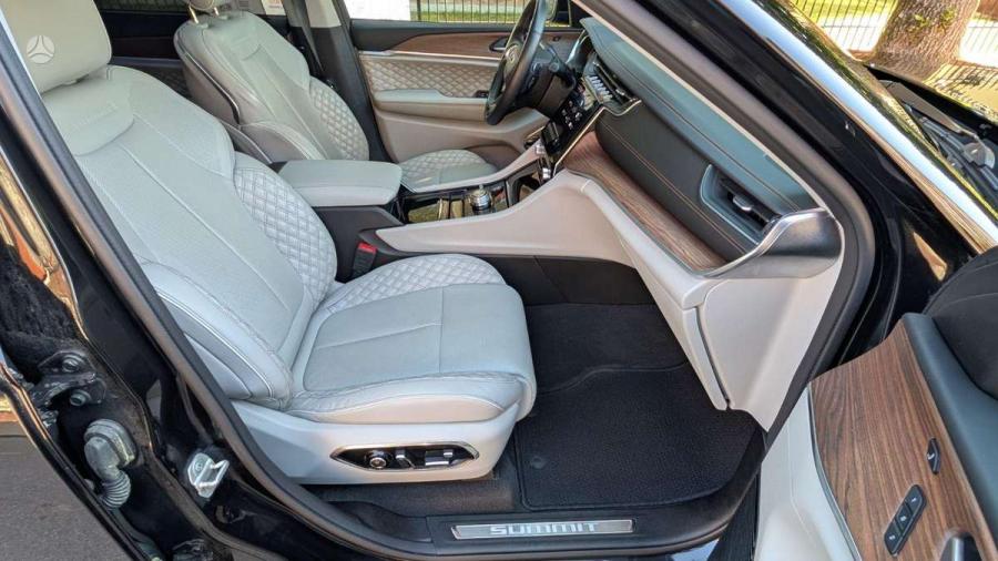 Melns Jeep Grand Cherokee 2021 Klaipėda, ar dzinēja tilpumu 3.60 L un nobraukumu 59 tūkst. km par 37950 €, foto 14 vietnē AUTOMOTO.COM.LV
