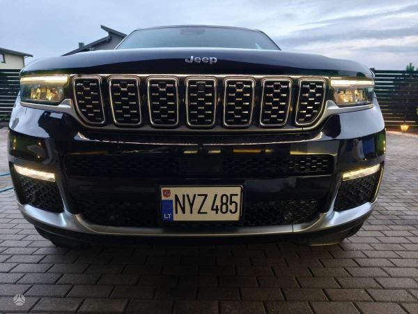 Black Jeep Grand Cherokee 2021 in Telschi, with an engine capacity of 3.60 L and mileage of 118 thousand km for 49999 €, photo 1 on AUTOMOTO.COM.LV