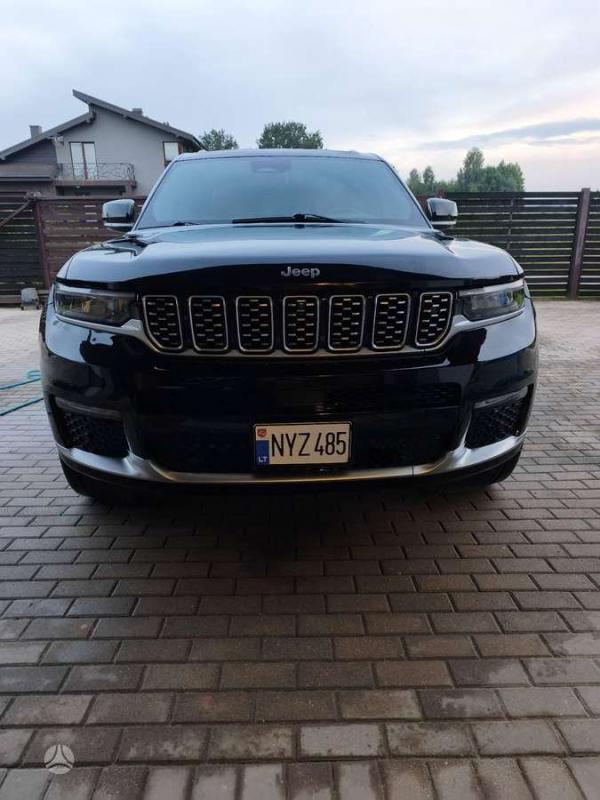 Black Jeep Grand Cherokee 2021 in Telschi, with an engine capacity of 3.60 L and mileage of 118 thousand km for 49999 €, photo 2 on AUTOMOTO.COM.LV