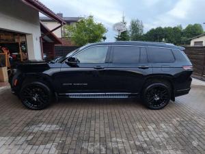 Black Jeep Grand Cherokee 2021 in Telschi, with an engine capacity of 3.60 L and mileage of 118 thousand km for 49999 €, photo 4 on AUTOMOTO.COM.LV