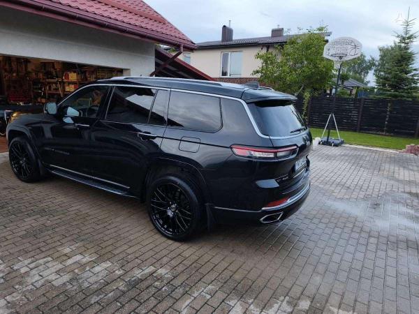 Black Jeep Grand Cherokee 2021 in Telschi, with an engine capacity of 3.60 L and mileage of 118 thousand km for 49999 €, photo 4 on AUTOMOTO.COM.LV