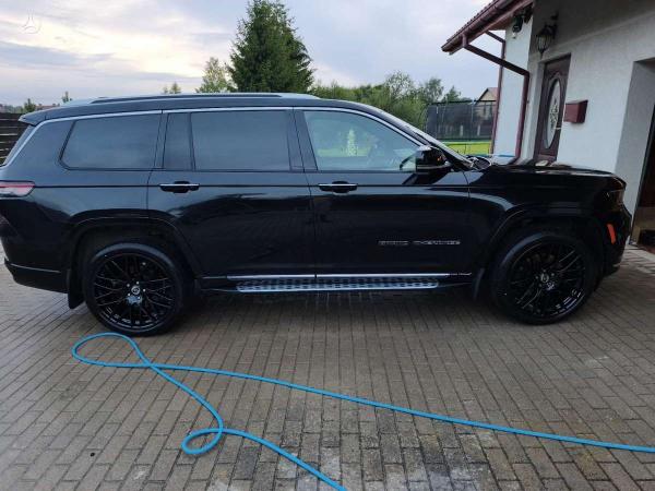 Black Jeep Grand Cherokee 2021 in Telschi, with an engine capacity of 3.60 L and mileage of 118 thousand km for 49999 €, photo 6 on AUTOMOTO.COM.LV