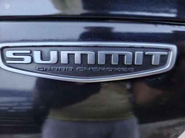 Black Jeep Grand Cherokee 2021 in Telschi, with an engine capacity of 3.60 L and mileage of 118 thousand km for 49999 €, photo 9 on AUTOMOTO.COM.LV