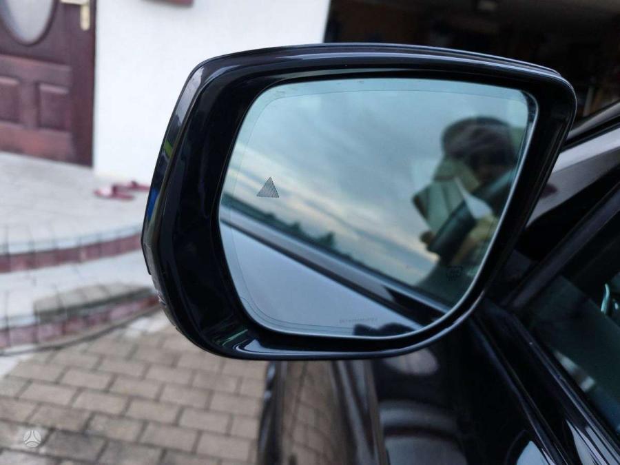 Black Jeep Grand Cherokee 2021 in Telschi, with an engine capacity of 3.60 L and mileage of 118 thousand km for 49999 €, photo 17 on AUTOMOTO.COM.LV