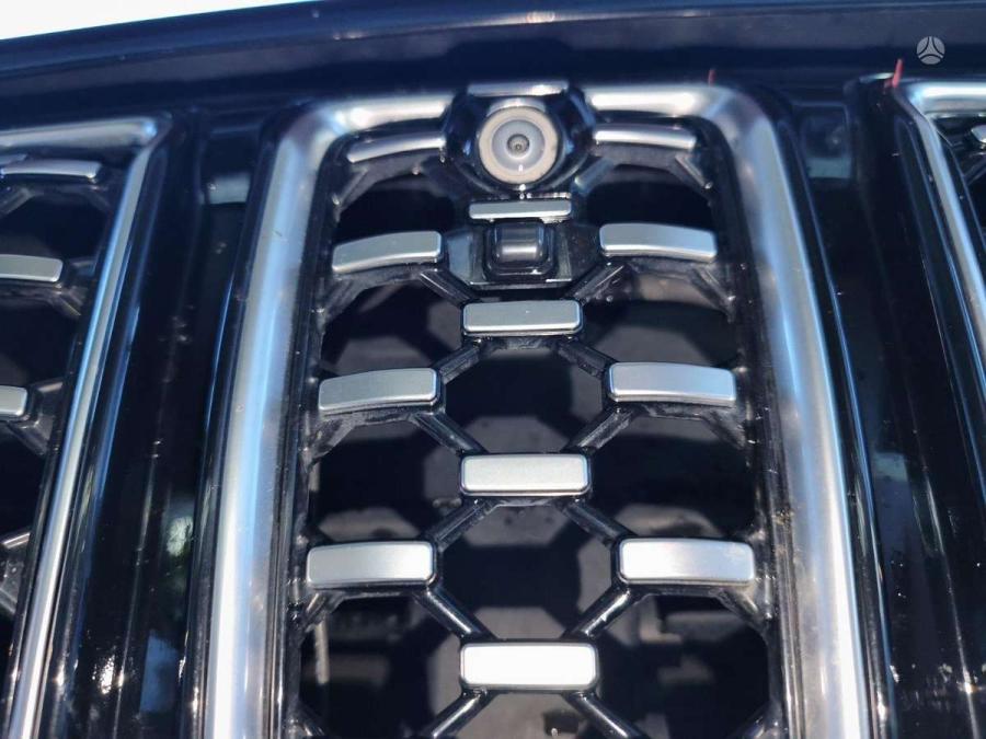 Black Jeep Grand Cherokee 2021 in Telschi, with an engine capacity of 3.60 L and mileage of 118 thousand km for 49999 €, photo 18 on AUTOMOTO.COM.LV