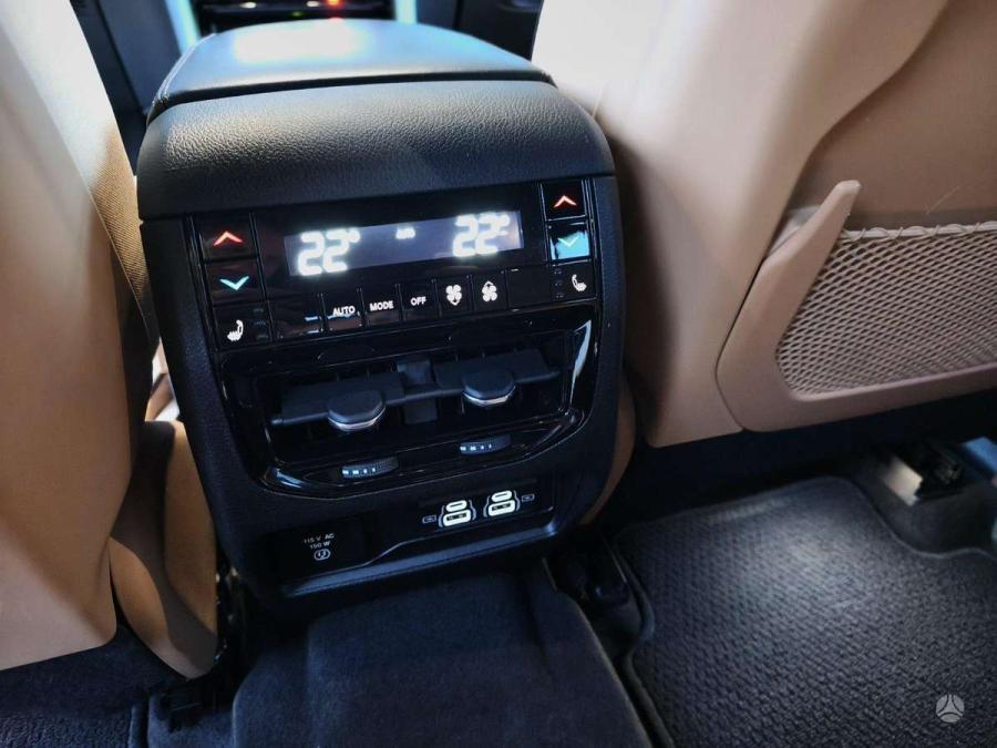 Black Jeep Grand Cherokee 2021 in Telschi, with an engine capacity of 3.60 L and mileage of 118 thousand km for 49999 €, photo 22 on AUTOMOTO.COM.LV